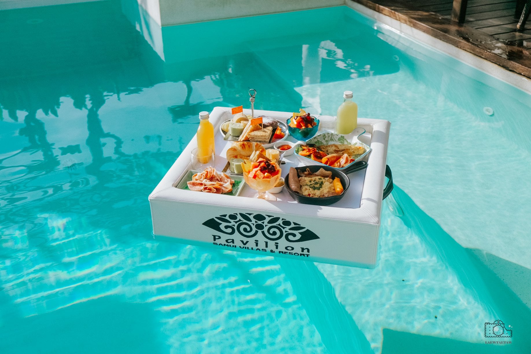 FLOATING BREAKFAST - Pavilion Samui Villas & Resort