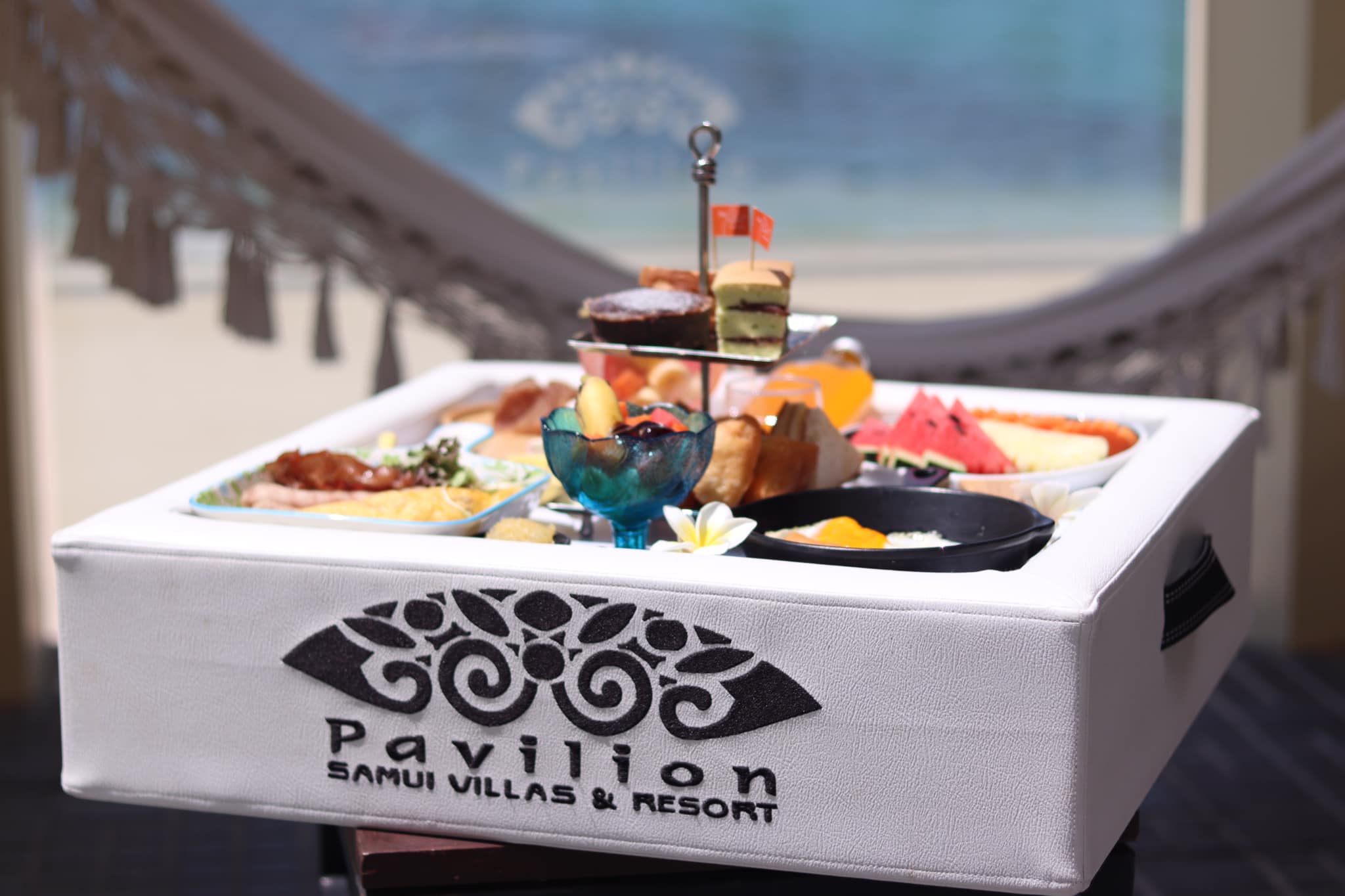FLOATING BREAKFAST - Pavilion Samui Villas & Resort